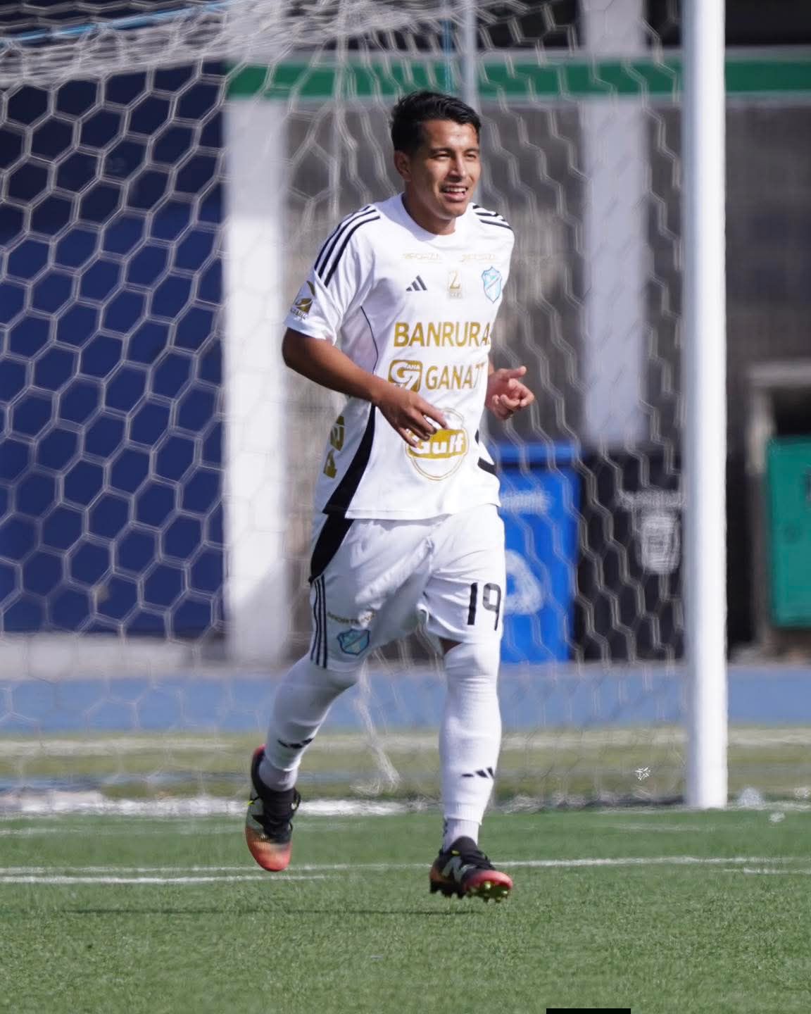 Axel de La Cruz irá a Préstamo con Sacachispas - Fútbol Mundial